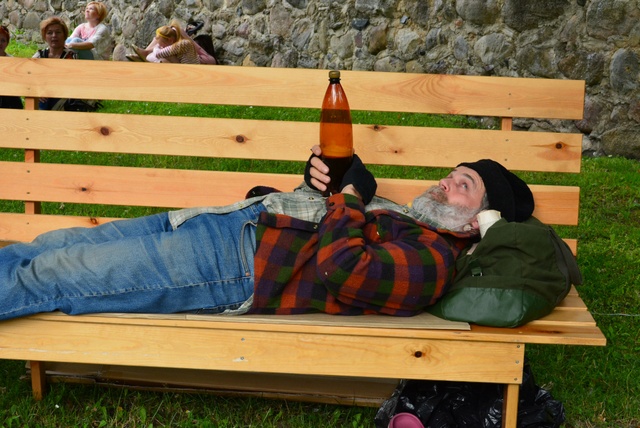Foto: Iestudējums "Bomzis" Valmieras Pilsdrupu estrādē - Valmieras Ziņas