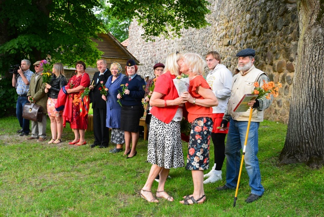 Foto: Iestudējums "Bomzis" Valmieras Pilsdrupu estrādē - Valmieras Ziņas