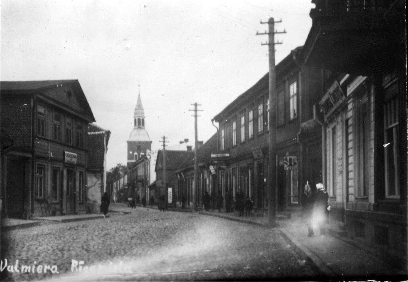 Valmiera, Otrais pasaules karš un pilsētas svētki septembrī ...